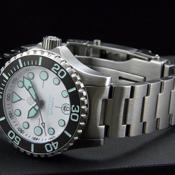 WTSOT - HELM KOMODO | WatchCharts