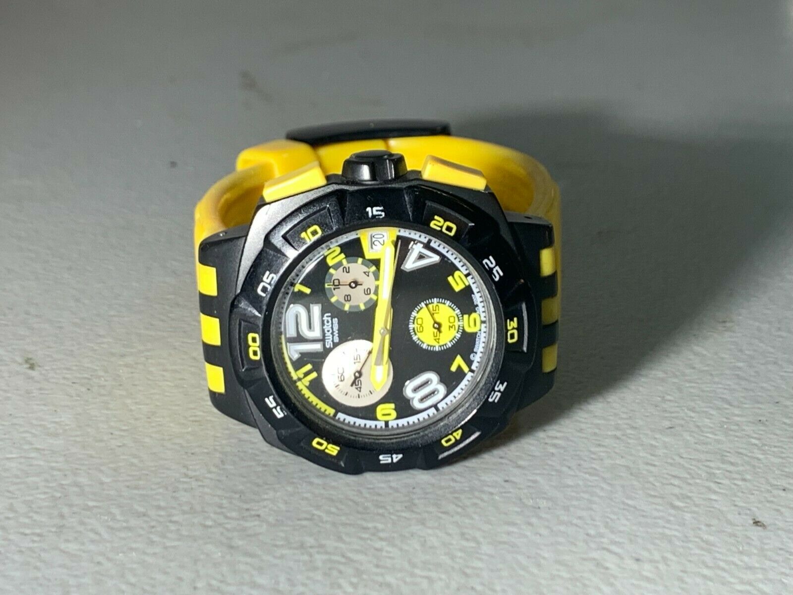 MENS SWATCH YELLOWHEAD SUIB401 YELLOW BLACK CHRONOGRAPH SWISS QUARTZ ...