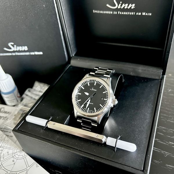 Sinn 556i Automatic Bracelet Black Laquer Dial Full Set w steel reef ...