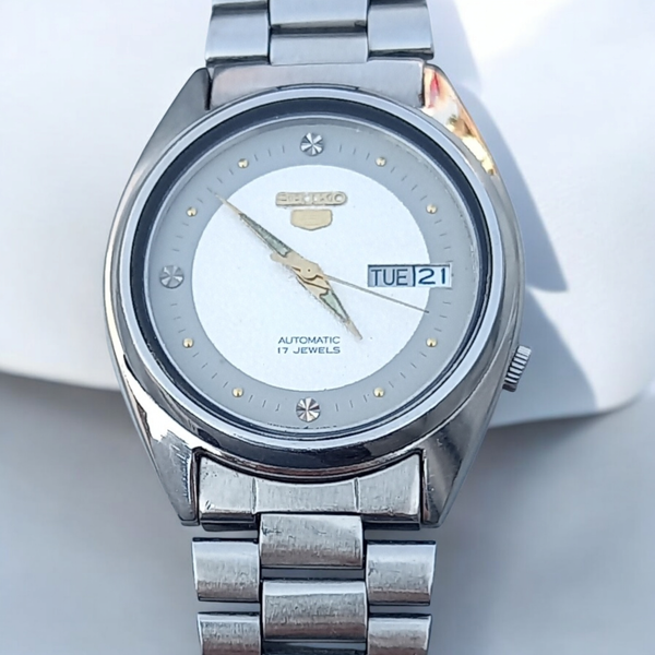 Seiko 5 Automatic Vintage 7009 â 17 Jewels Silver-Gray Dial Day-Date Men's Watch | WatchCharts ...