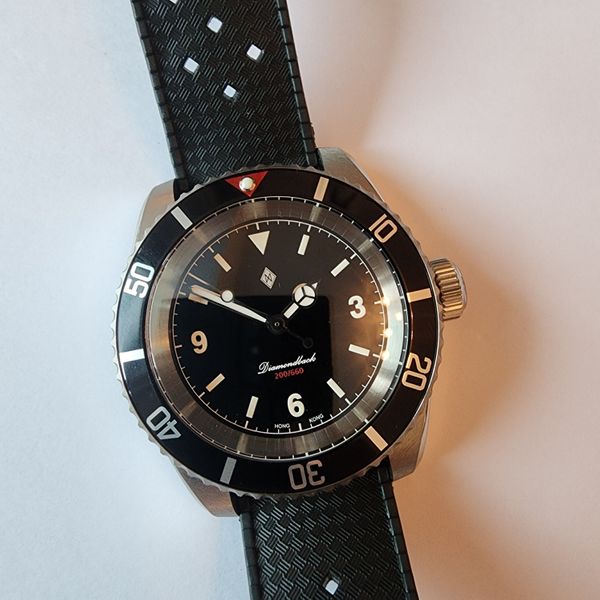 Dagaz Diamondback with NH35 movement, explorer type dial. Black Bay ...