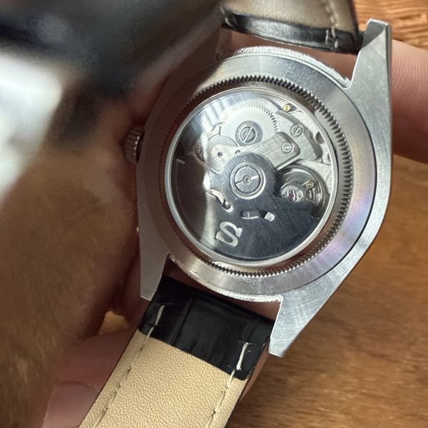 Seiko Men's Automatic, Black Dial, Red Second Hand | WatchCharts ...