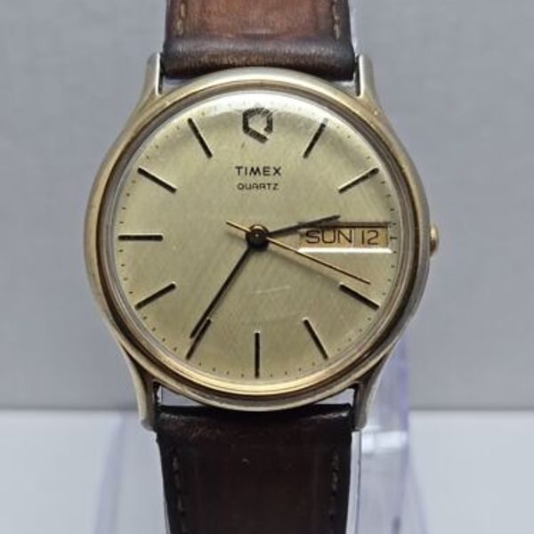 Mens Vintage 1985 Timex Q Quartz Day Date Gold Tone Watch Runs New ...