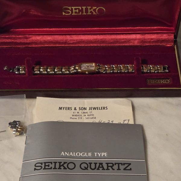 Seiko 2E20- 7049 Women's Dress Watch Two-Tone Gold/Silver New Battery ...