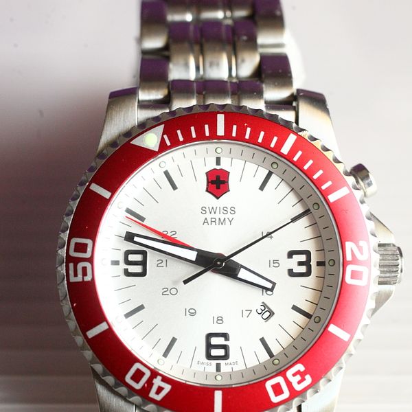 Victorinox Swiss Army Men's 24141 Maverick Watch, stainless band ...