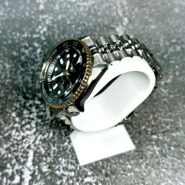 Seiko 5 Sports GMT Men's Two Gold Tone Watch Black Dial - SSK021 ...