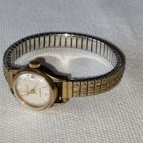Vintage Le Cheminant 9ct Gold Ladies 21 Jewels Watch | WatchCharts ...