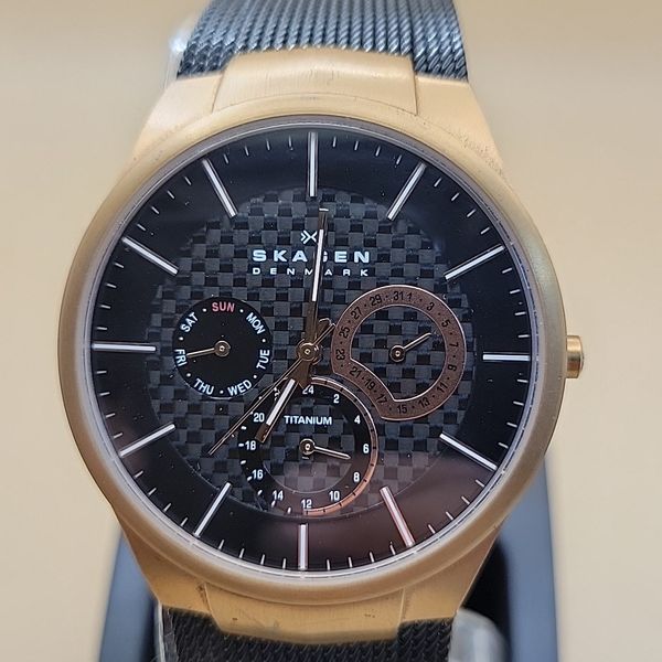 Skagen Men's Carbon Fiber Titanium Rose Gold Tone 809XLTRB 8" Wrist ...