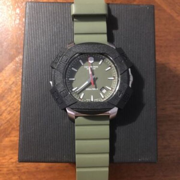 New Victorinox Swise Army INOX Watch, Green Dial, Rubber Strap 241683 ...