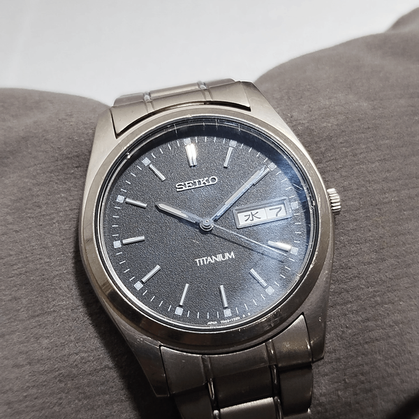 [WTS] VINTAGE SEIKO TITANIUM BLACK DIAL 7N42 9090 1989 JDM --- 140 USD ...