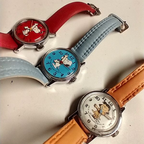 Timex 1976 Wind Up Peanuts 2 Snoopys Running 1 Lucy Wound Tight 25MM ...