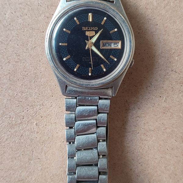 Vintage Seiko 5 Automatic 7009 Men's Wristwatch 17 Jewels for Repair/Parts | WatchCharts Marketplace