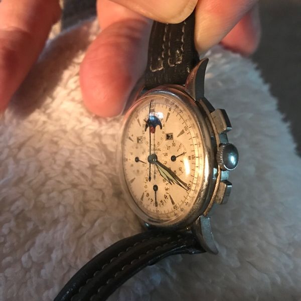 Universal GenÃ¨ve Vintage Triple Complex Moonphase Manual Watch ...