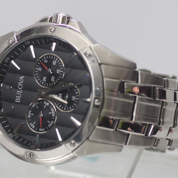 Bulova Men's Classic Dress 6-Hand Multi-Function Day/Date 96C107 ...