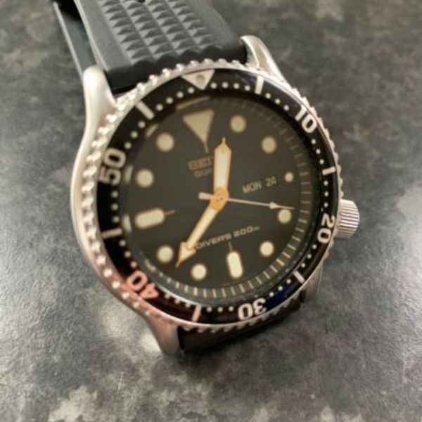 Seiko 7N36-7A0A Quartz 200m Divers Watch | WatchCharts