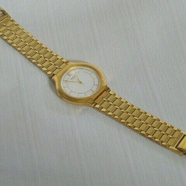 Seiko Quartz V701-6K09 Wristwatch Watch | WatchCharts Marketplace