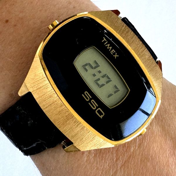 Vintage Timex SSQ Digital Men's Wrist Watch Runs Black Color Band Gold ...