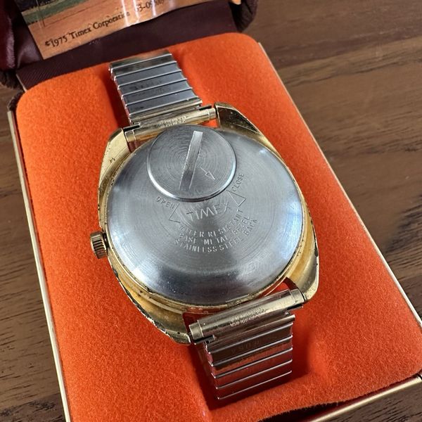 Vintage Timex Q Quartz Gold Watch Day/Date with Box and Papers ...