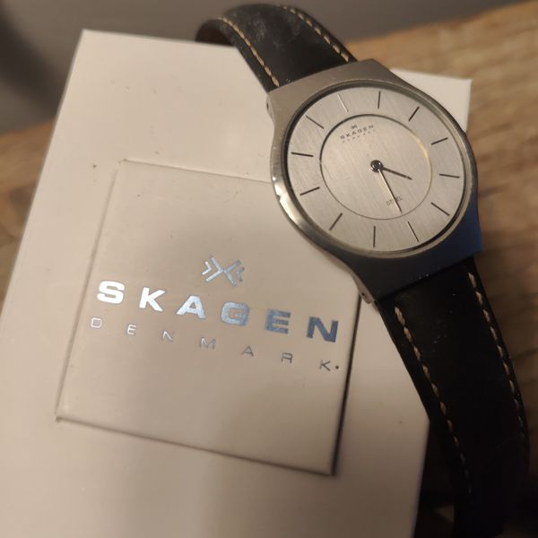 Slim Skagen Men's Watch With Leather Strap In Presentation Box ...