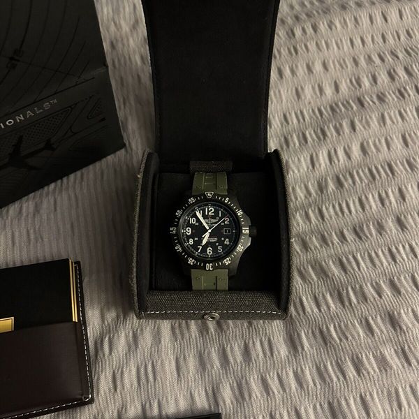 Breitling Colt Men's Black Watch Green Rubber Strap - X74320 ...
