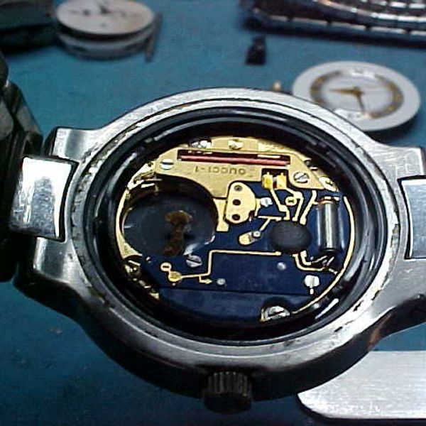 MANS USED GUCCI S/S WATCH FOR PARTS 8900 SERIES MISSING BACK COVER ...
