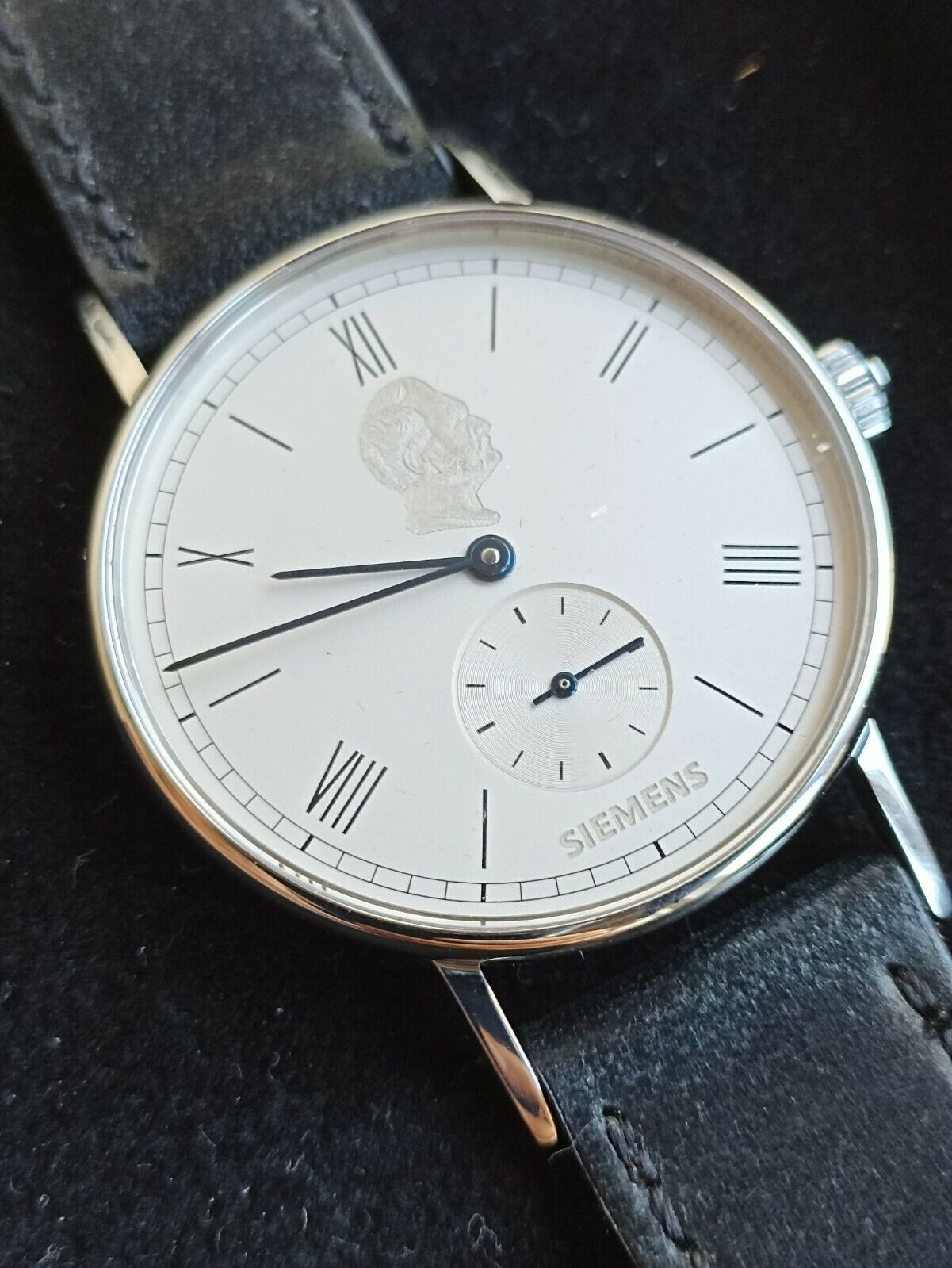 Nomos Ludwig 33 Anthrazit Glasboden (246) Market Price | WatchCharts