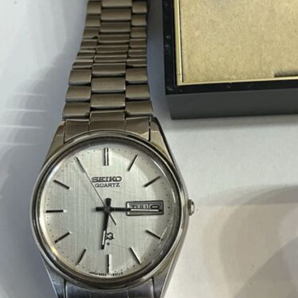 Seiko Quartz Day Date 8223-8019 Vintage White Dial Watch In Case (NEEDS ...