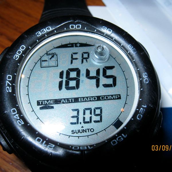 FS: Suunto Vector black w positive display & battery kits - $130 | WatchCharts Marketplace