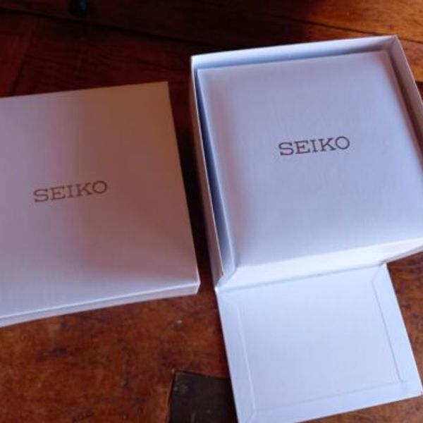 SEIKO DE LUX WATCH BOX BOXSET. NO WATCH INCLUDED. | WatchCharts Marketplace