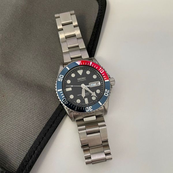 Seiko SKX031/033 "Submariner" Pepsi Dial | 39.5mm Dive Watch | WatchCharts