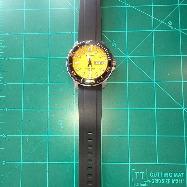 Casio Analog Stainless Steel Yellow Dial Day/Date Quartz MTD-125D-9AV ...