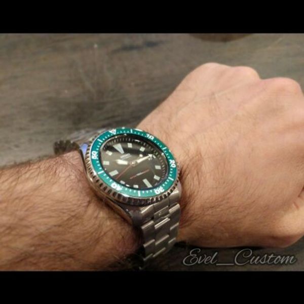 Seiko Custom Built SKX007 Submariner Hulk Mod | WatchCharts Marketplace