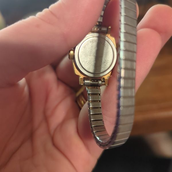 Vintage Womens Timex Gold Tone Stretch Band Square Face Quartz Wrist ...