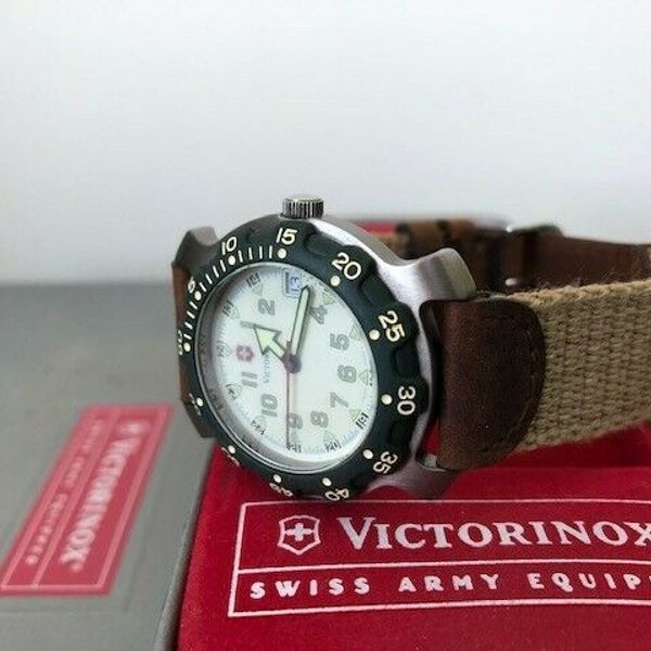 Victorinox Sportline 4.5624 50m Water resistant Swiss Army watch See ...