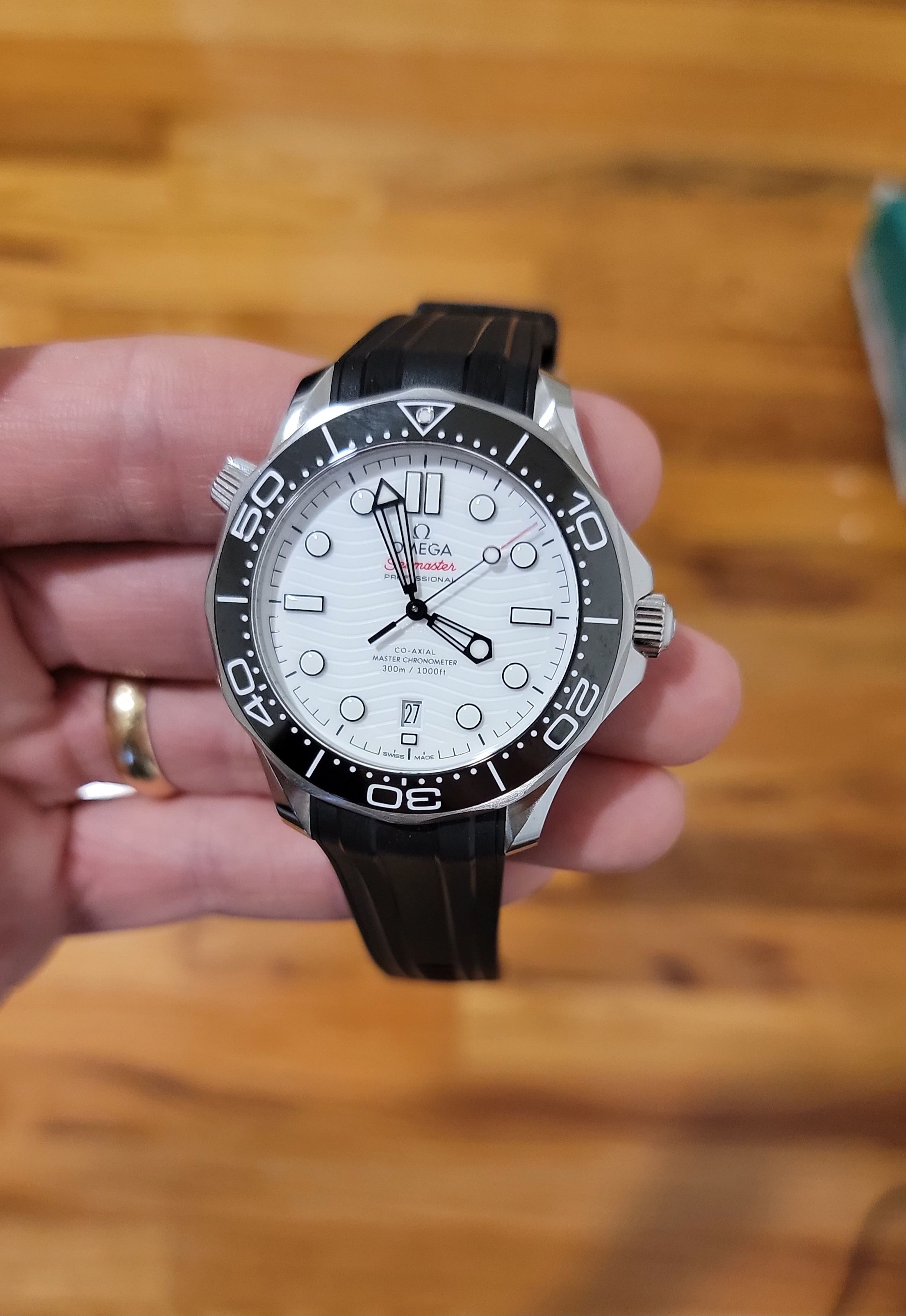 [$3,500 USD] Omega Seamaster - White Dial FULL KIT BEAUTIFUL | WatchCharts