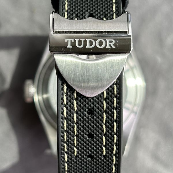 [WTS] Tudor Hybrid Rubber Textile 20mm Black Bay Pro Strap Deployant ...