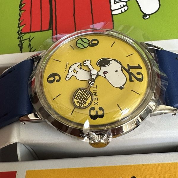TIMEX Marlin Hand Wind Snoopy Tennis match point Yellow Dial And Blue ...