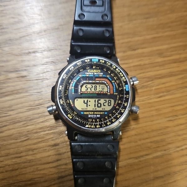 VINTAGE CASIO SKY WALKER DW-401 QUARTZ 200M MENâ S WATCH | WatchCharts ...