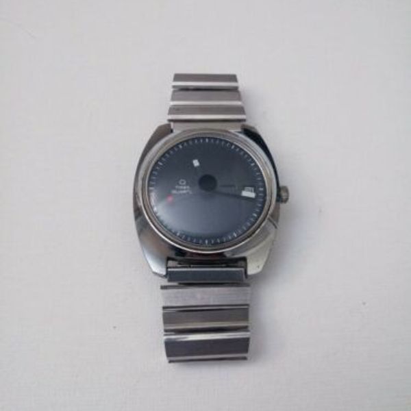 Vintage Timex Q 1500 A Cell Midnight Blue Red Dot Day Date Men's Watch ...