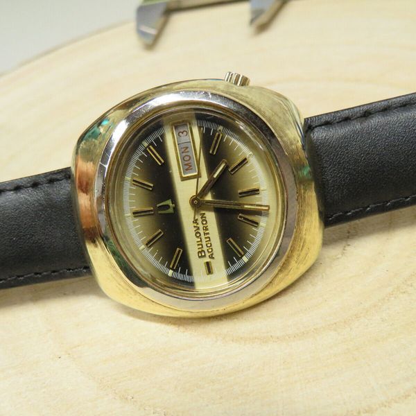 Mens Bulova Accutron 218 gold dial wrist watch N3 brown dial day date ...