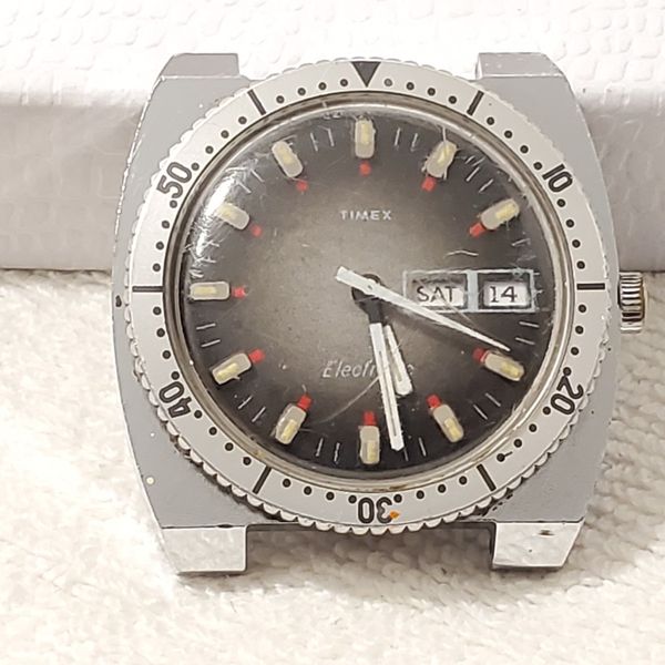 Vintage Timex Electronic Men's Day Date Watch Black Dial Silver Tone ...