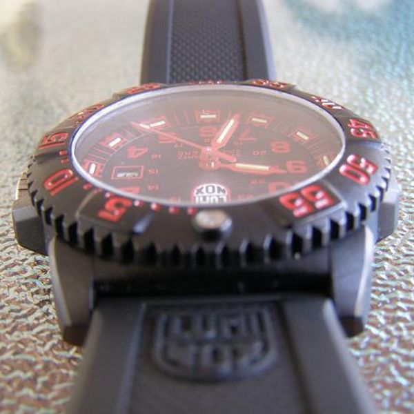 Luminox colomark red | WatchCharts Marketplace