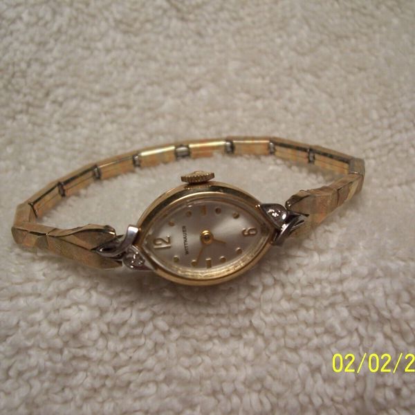 VINTAGE WITTNAUER WITH DIAMONDS WIND - UP LADY W/WATCH 70S ...