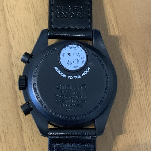 Swatch x Omega MoonSwatch Mission to the Moonphase Snoopy â New Moon â ...