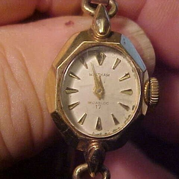 AS FOUND Women's Vintage WALTHAM 14K Yellow Gold INCABLOC 17 Wristwatch Watch | WatchCharts ...