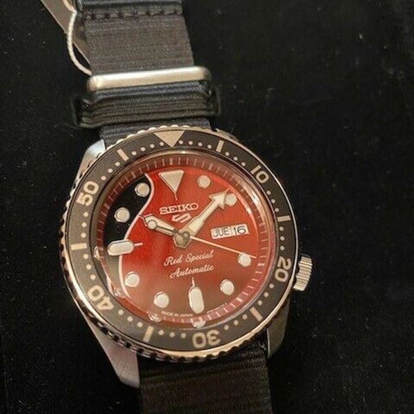 Seiko 5 Sport Red Special Brian May Collaboration SRPE83K Limited ...