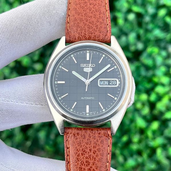 Vintage Seiko 5 Automatic Grid Pattern Sunburst Dial Japan Men's Watch ...