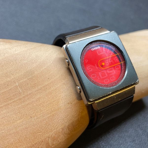 CASIO FUTURIST LA-2001 Red Display Working | WatchCharts Marketplace