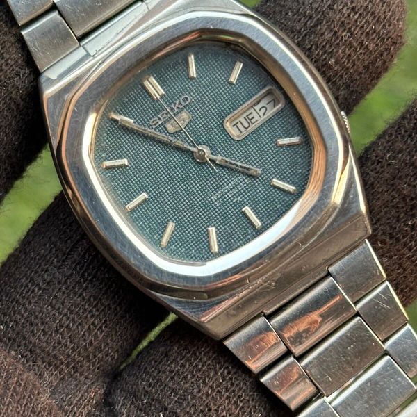 Vintage Seiko 5 Automatic 21 Jewels Day/Date 7009-8331 Japan Made Men's Watch | WatchCharts ...