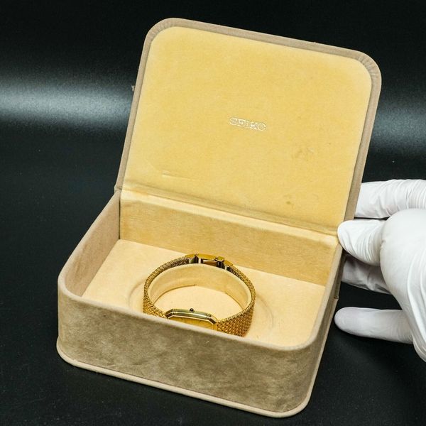 Vintage 1987 [N-MINT] SEIKO Dolce 9521-5210 2P Diamonds Square Gold Men Watch | WatchCharts ...